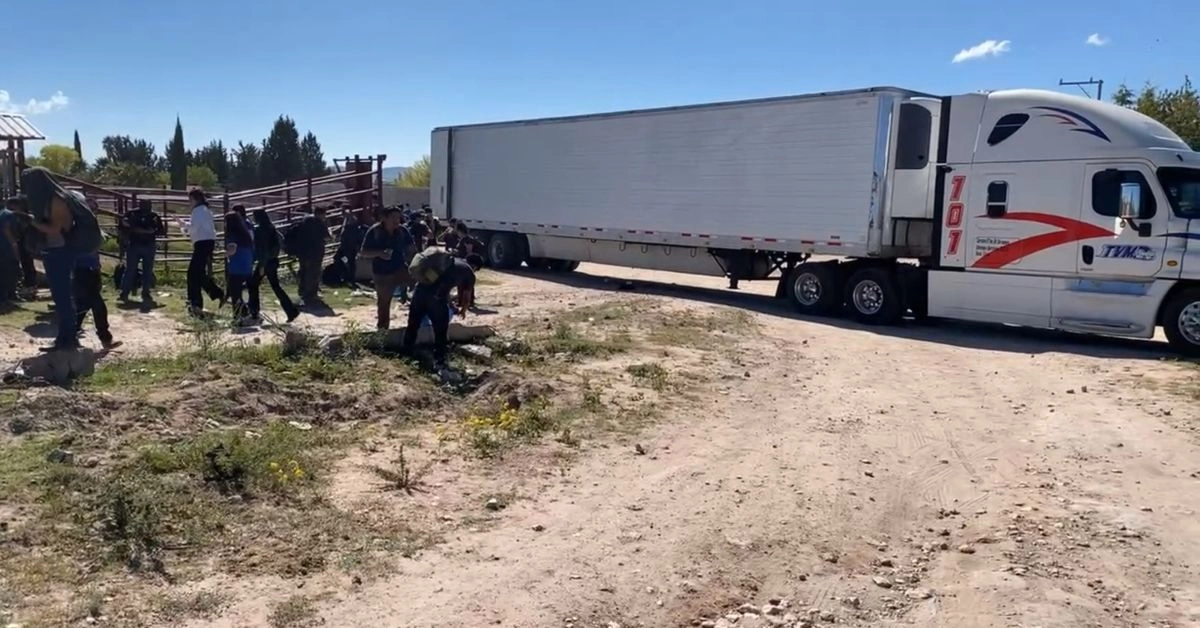 Rescatan en Durango a 118 migrantes abandonados en un tractocamión en ...
