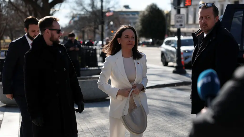 Trump se Reúne con María Corina Machado; Mantiene Postura sobre la ...